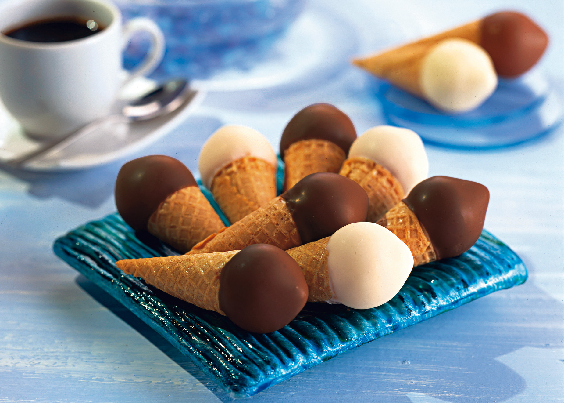 Mini Conos Black & White 5047 - Conos y Sándwiches | Bofrost